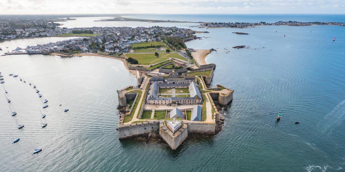 Port-Louis, découvrir sa citadelle, ses musées et ses plages | Tourisme ...